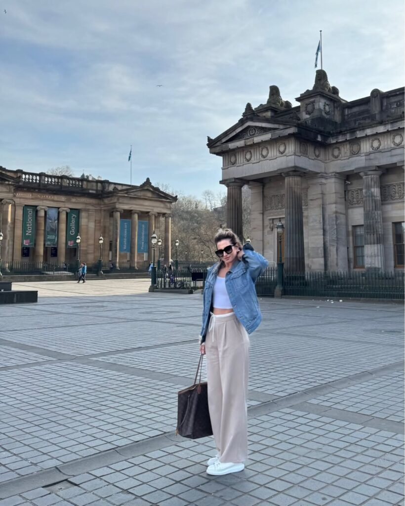 What to Wear in Edinburgh for Every Season Without Overpacking